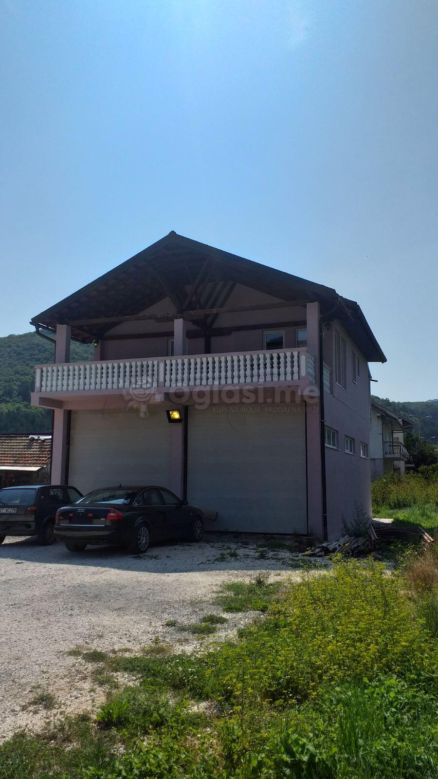 Porodična kuća 200m2 - Cetinje - Cetinje (uži dio) - Cijena 100000 ...