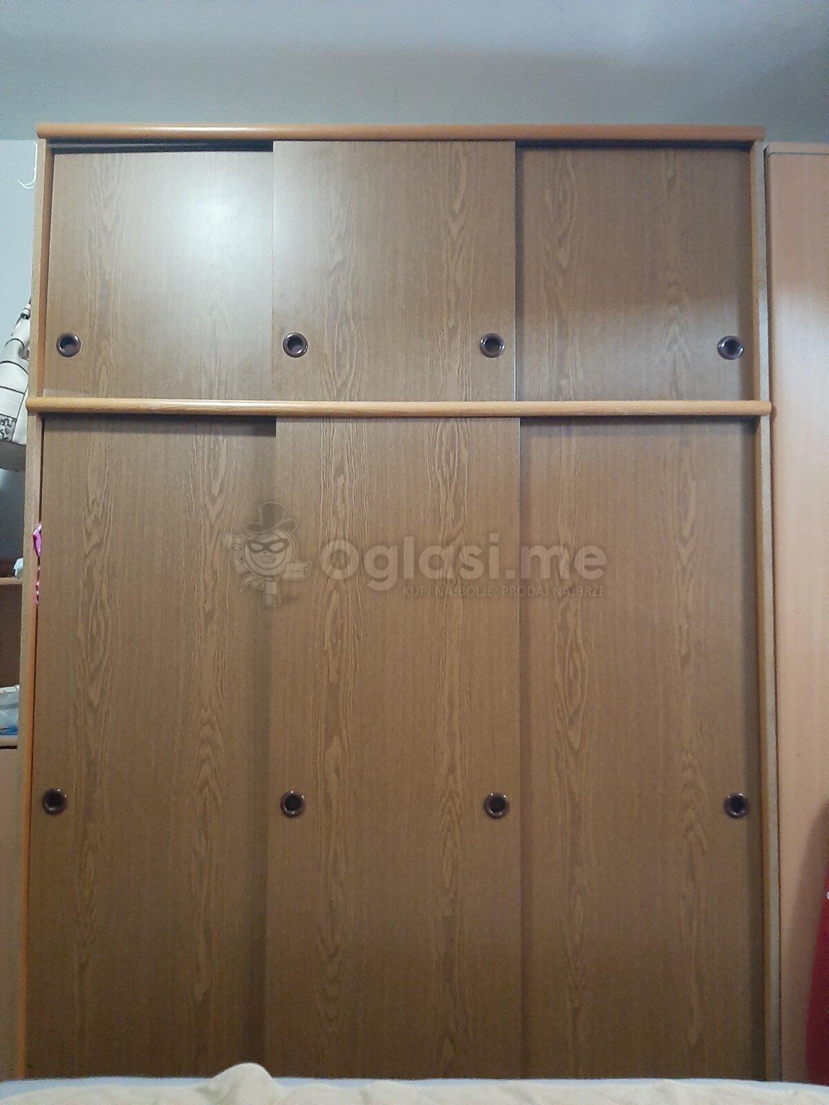 Trokrilni klizni plakar - Cijena 50 € - Crna Gora Kotor Dobrota Vitrine i regali | Oglasi