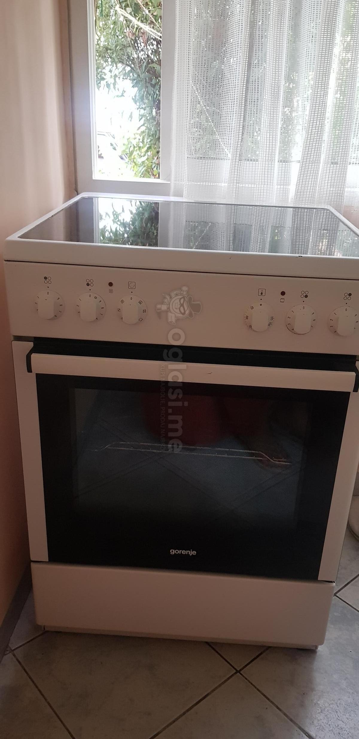 Prodjajem sporet sa ravnom plocom - Cijena 100 € - Crna Gora Budva ...