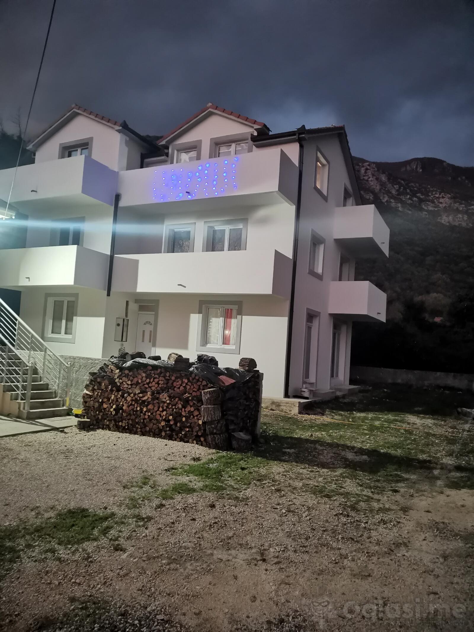 Kuća sa više stanova 320m2 - Herceg Novi - Zelenika - Cijena 272000 ...