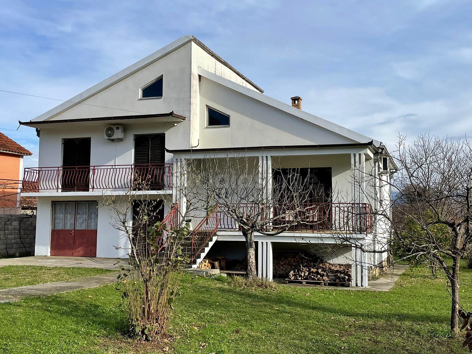 Porodična kuća 180m2 - Podgorica - Grbavci - Cijena 165000 € - Crna Gora Podgorica Grbavci Kuće ...