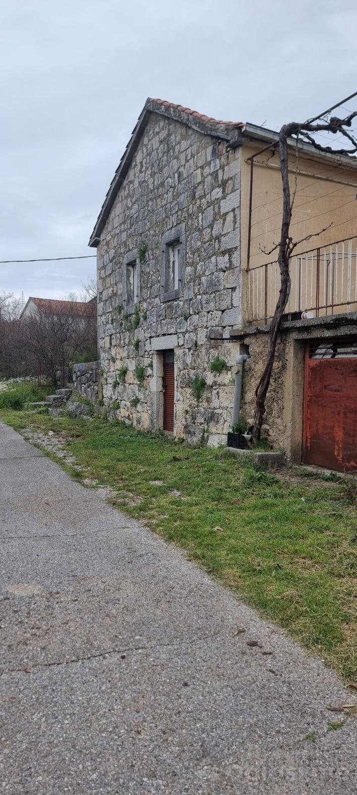 Porodična kuća 120m2 - Podgorica - Goljemadi - Cijena 57000 € - Crna ...