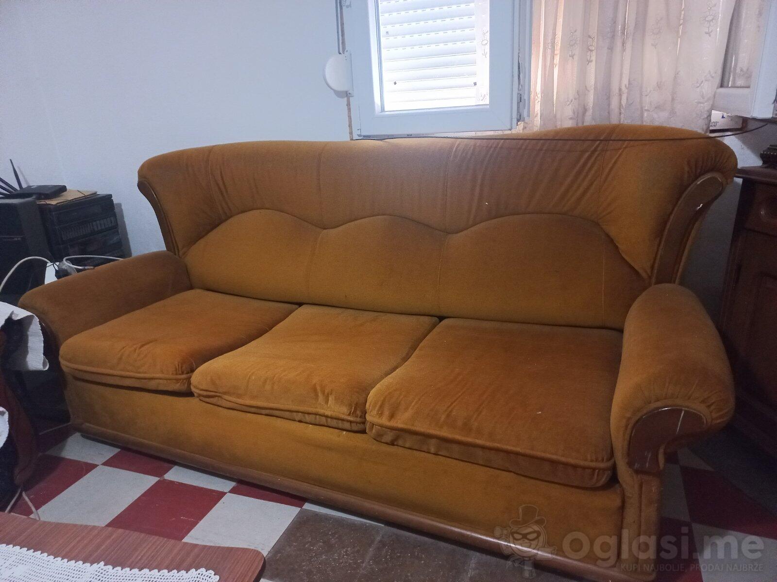 Trosjed i fotelja - Cijena 100 € - Crna Gora Podgorica Zagorič ...