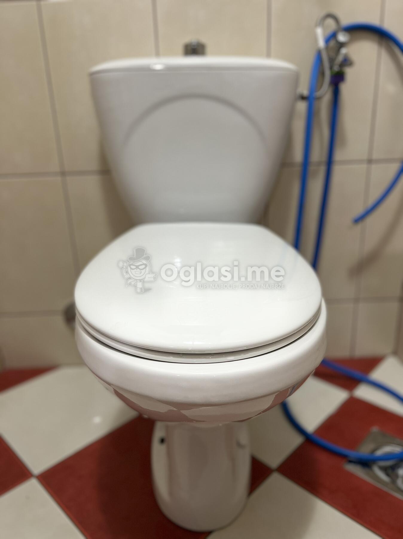 Dva kompleta monoblok wc solja i vodokotlic - Cijena 90 € - Crna Gora ...