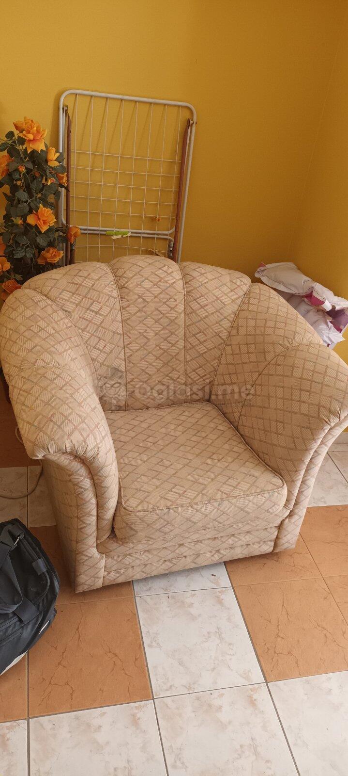 Fotelja, dva dvoseda i dva kreveta - Cijena 260 € - Crna Gora Budva Sveti Stefan Namjestaj za ...