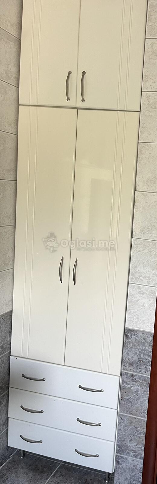 Prodajem polovan plakar - Cijena 100 € - Crna Gora Podgorica Masline ...